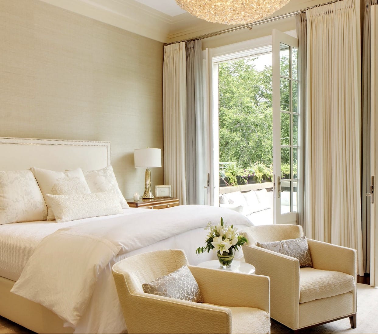 Make Your Small Bedroom Look Bigger For Less | Hooyos House
